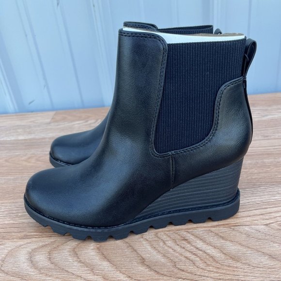 Universal Thread | Shoes | Universal Thread Linda Wedge Chelsea Boots ...